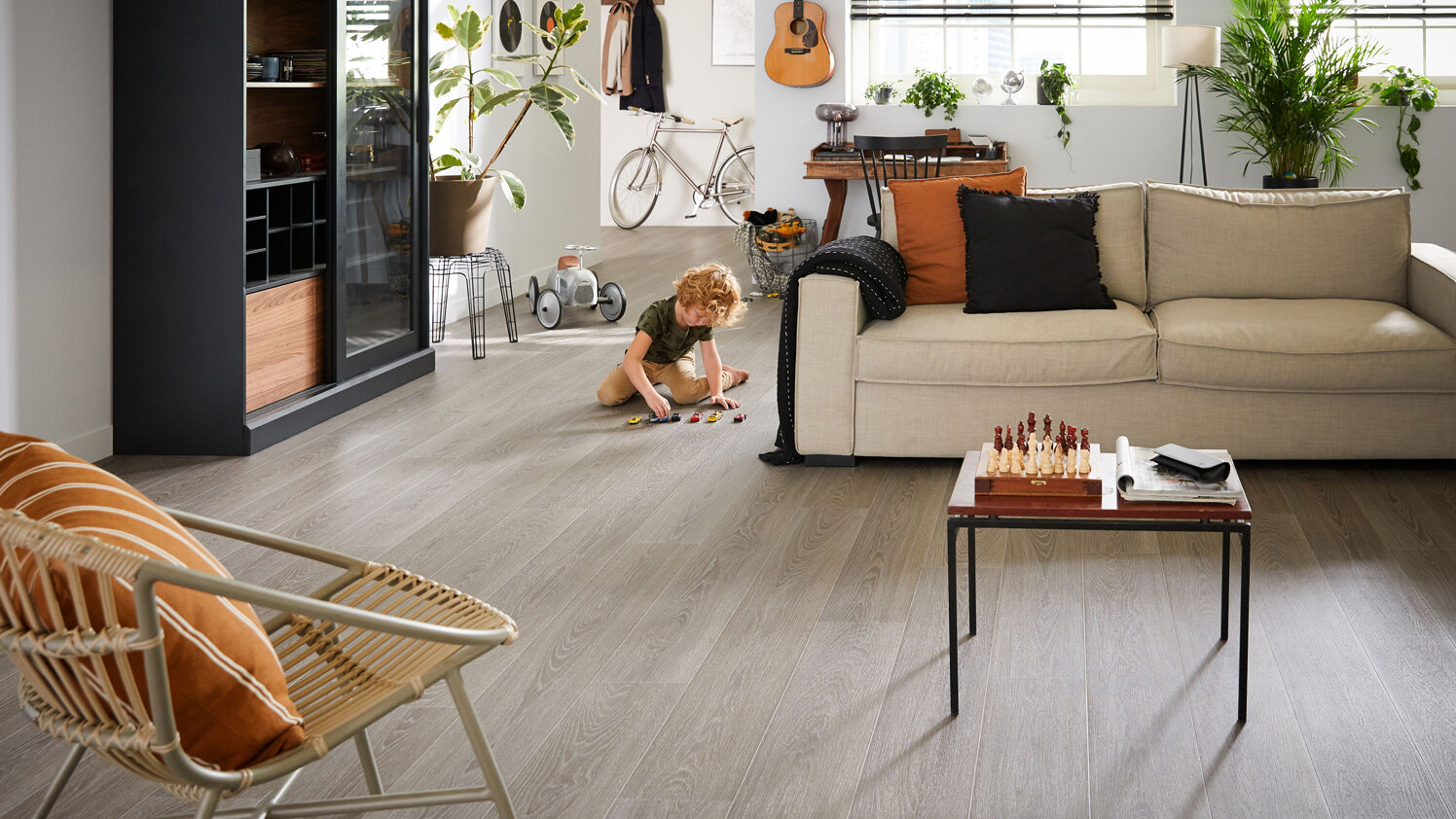 Ta bort och lägg ny plastmatta - så här gör du - Happy Homes